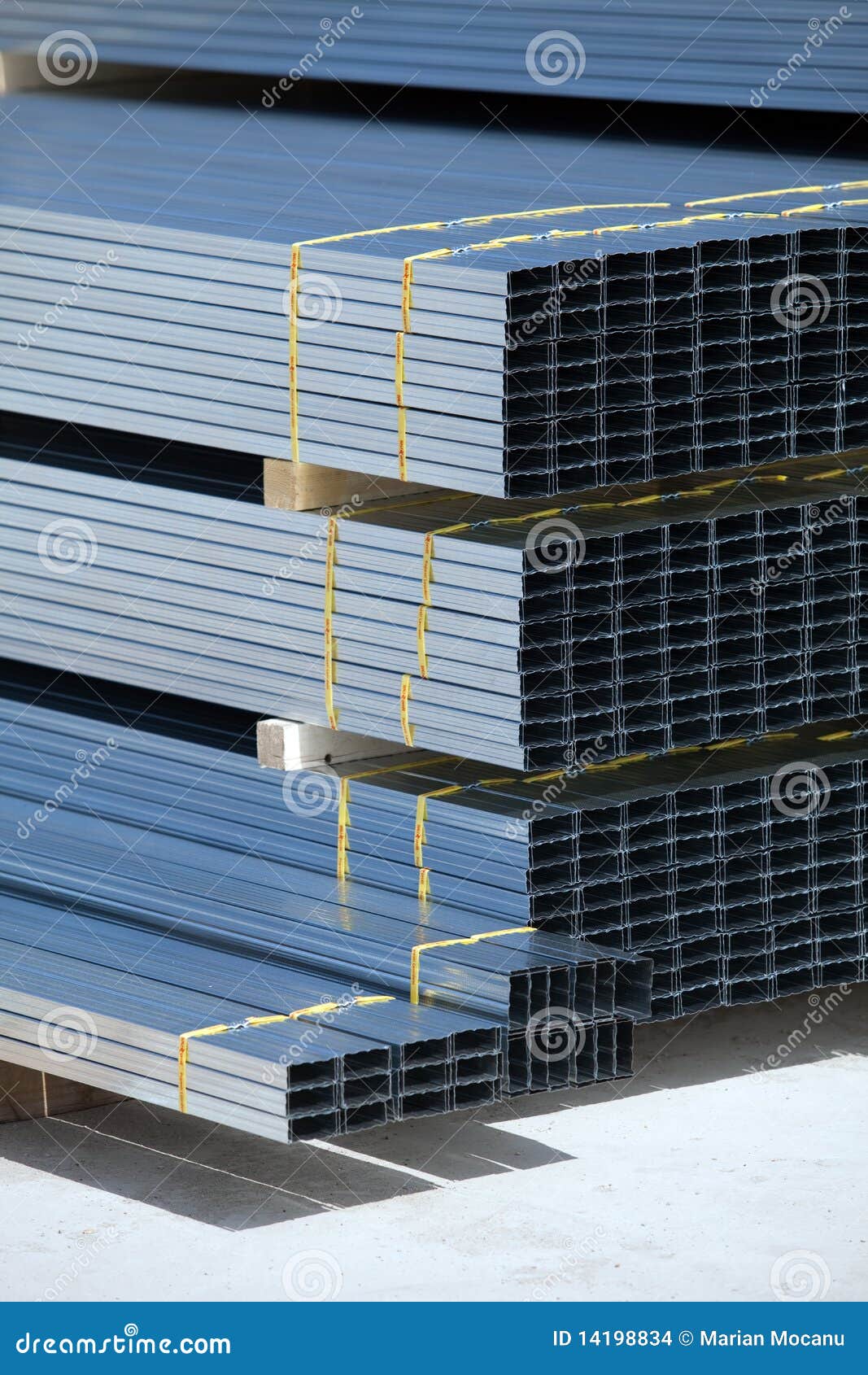 Barras de ferro foto de stock. Imagem de ferro, carga - 14198834