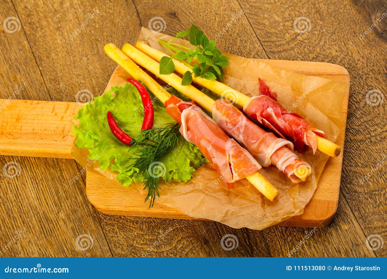 Barras de pan con serrano foto de archivo. Imagen de partido - 111513080