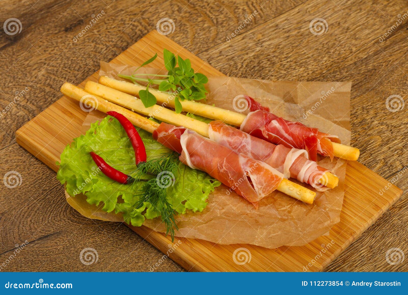 Barras de pan con serrano foto de archivo. Imagen de tradicional ...