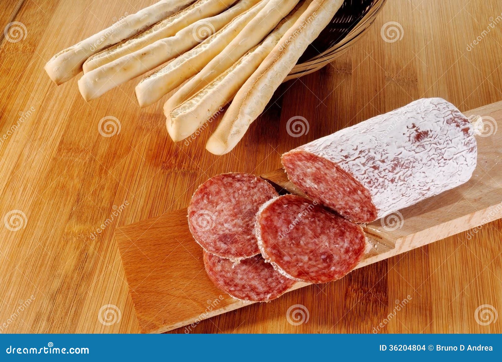 Barras y salami de pan foto de archivo. Imagen de aperitivo - 36204804