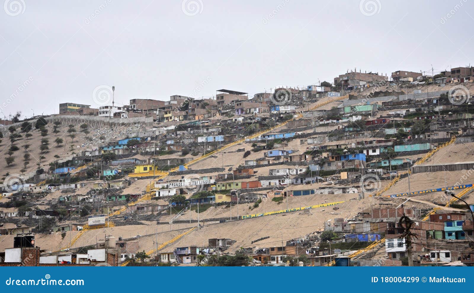 Barriadas En Las Afueras De Lima Peru Imagen de archivo editorial ...