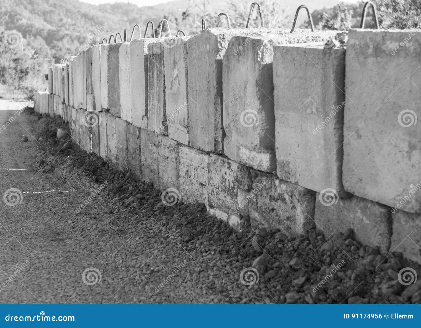 Barriera del cemento fotografia stock. Immagine di marcatura - 91174956