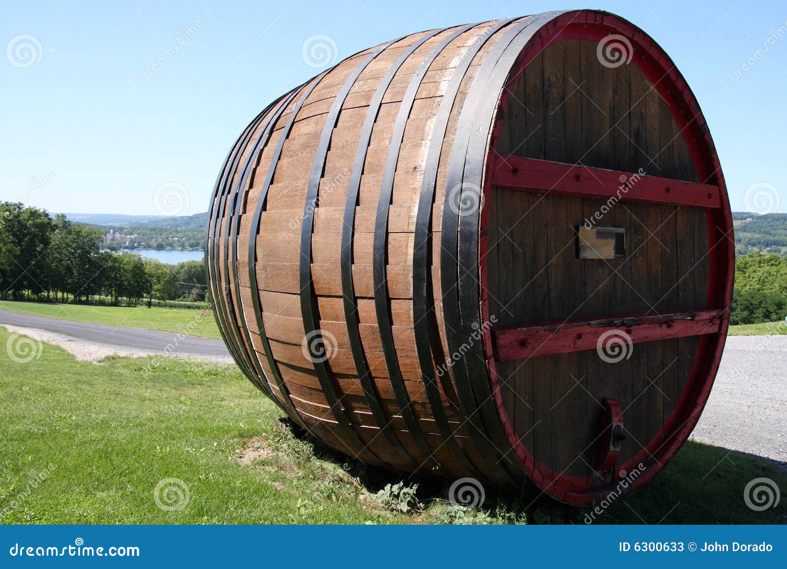 Barril de vino gigante imagen de archivo. Imagen de envase - 6300633