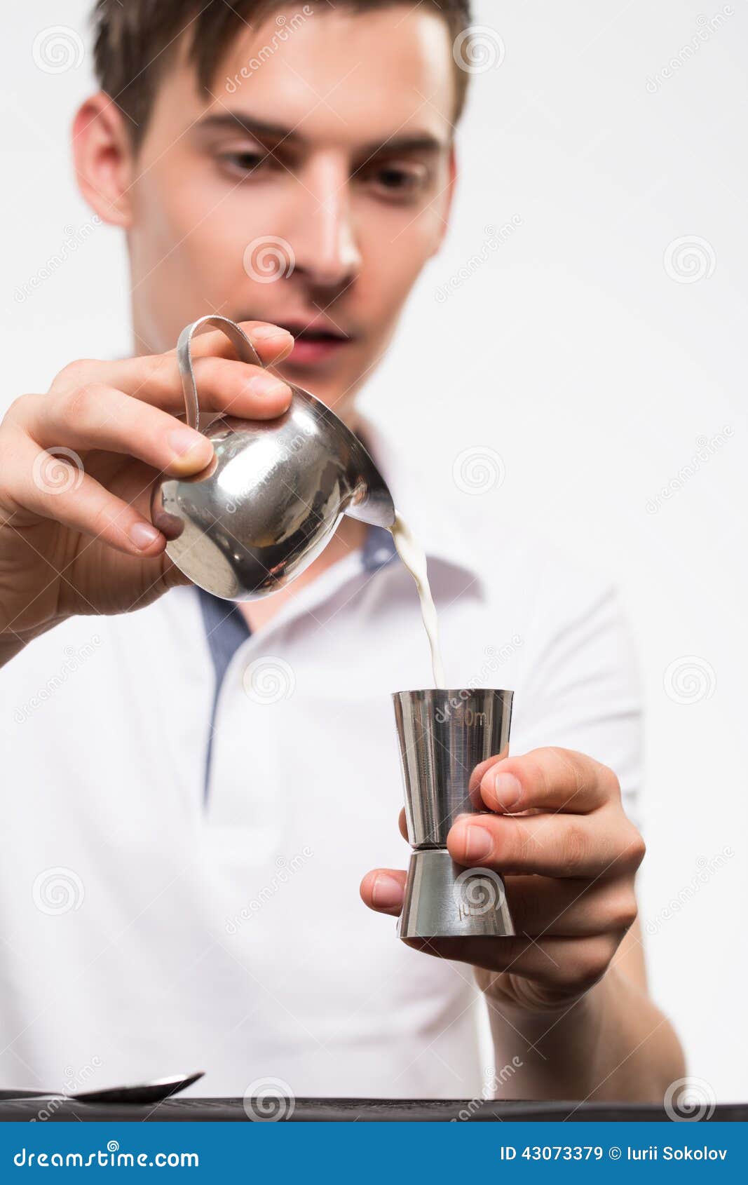 Bartender Preparing Coctail Stock Image - Image of drink, party: 43073379