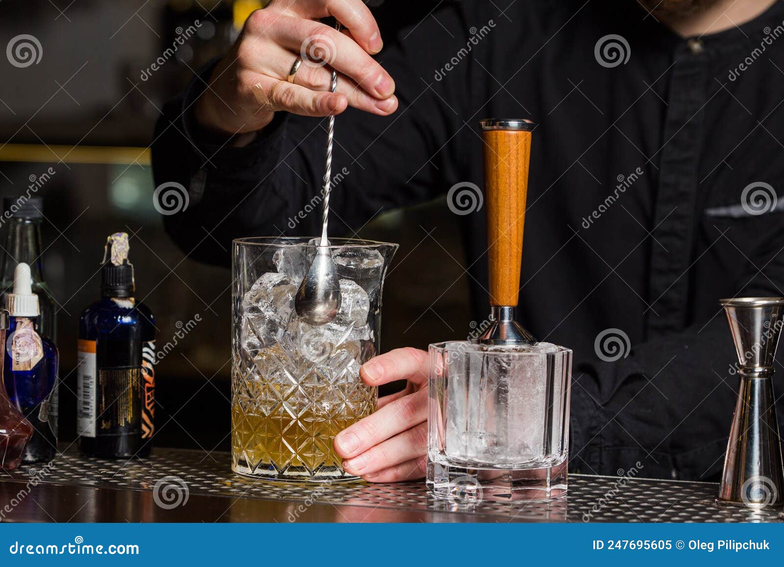 Bartender Preparing Alcoholic Cocktail Stock Image - Image of hand ...