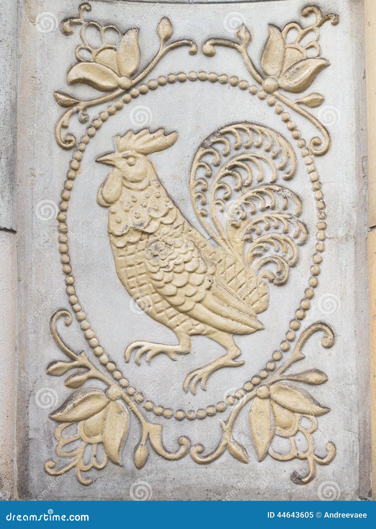 Bas-relief avec un coq image stock. Image du cockerel - 44643605