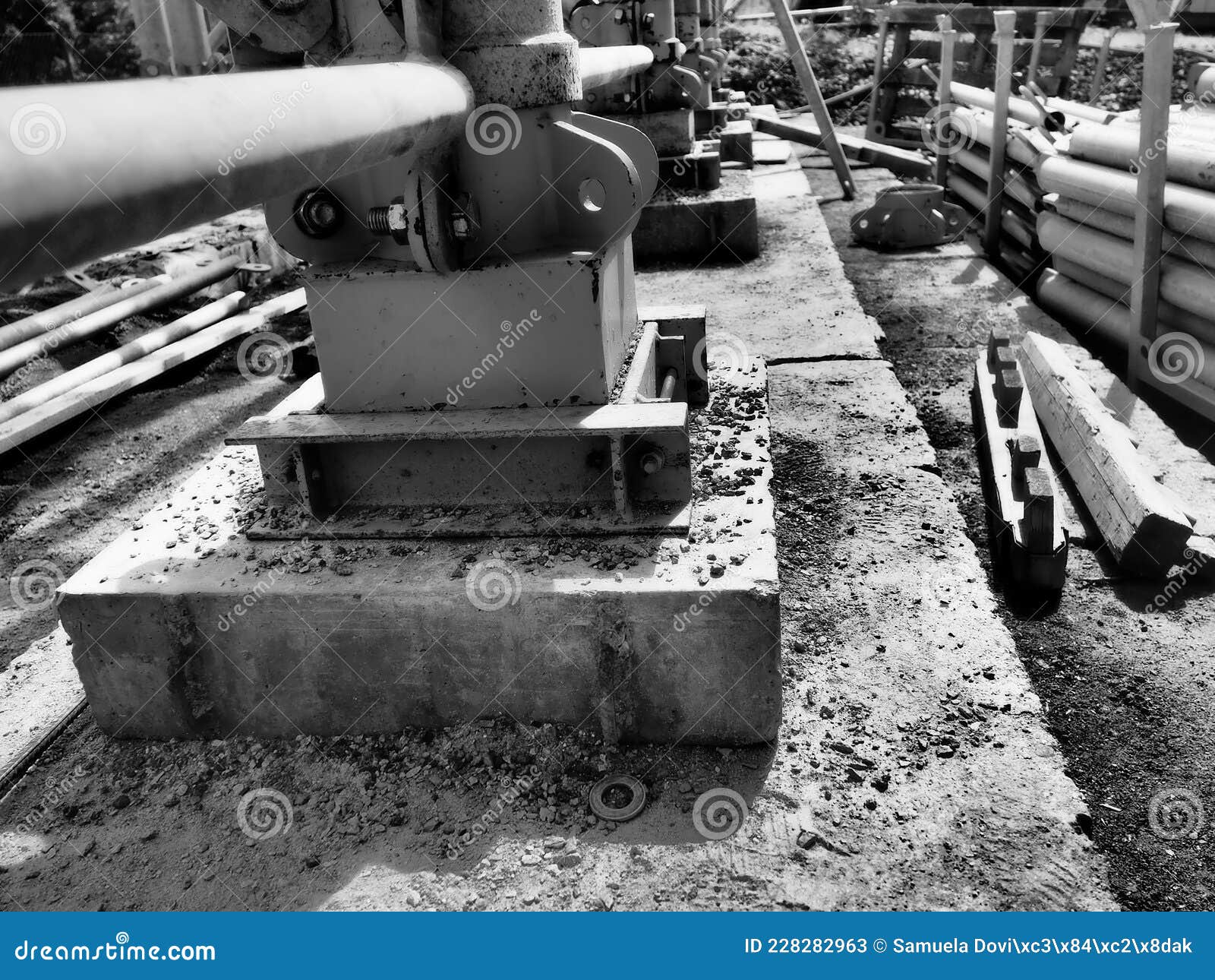 Base Construction, Stability, Concrete and Iron Elements, Construction ...