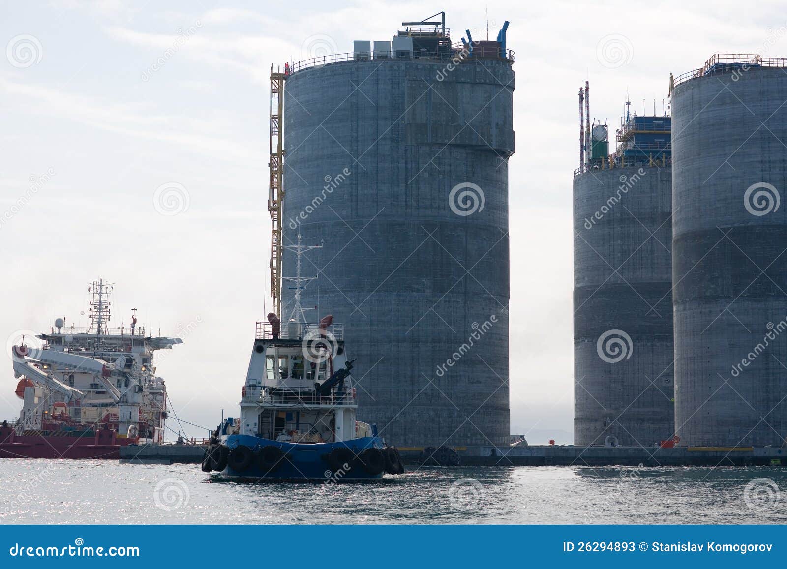 Base of Oil Platform and Tugs Stock Image - Image of ocean, nakhodka ...