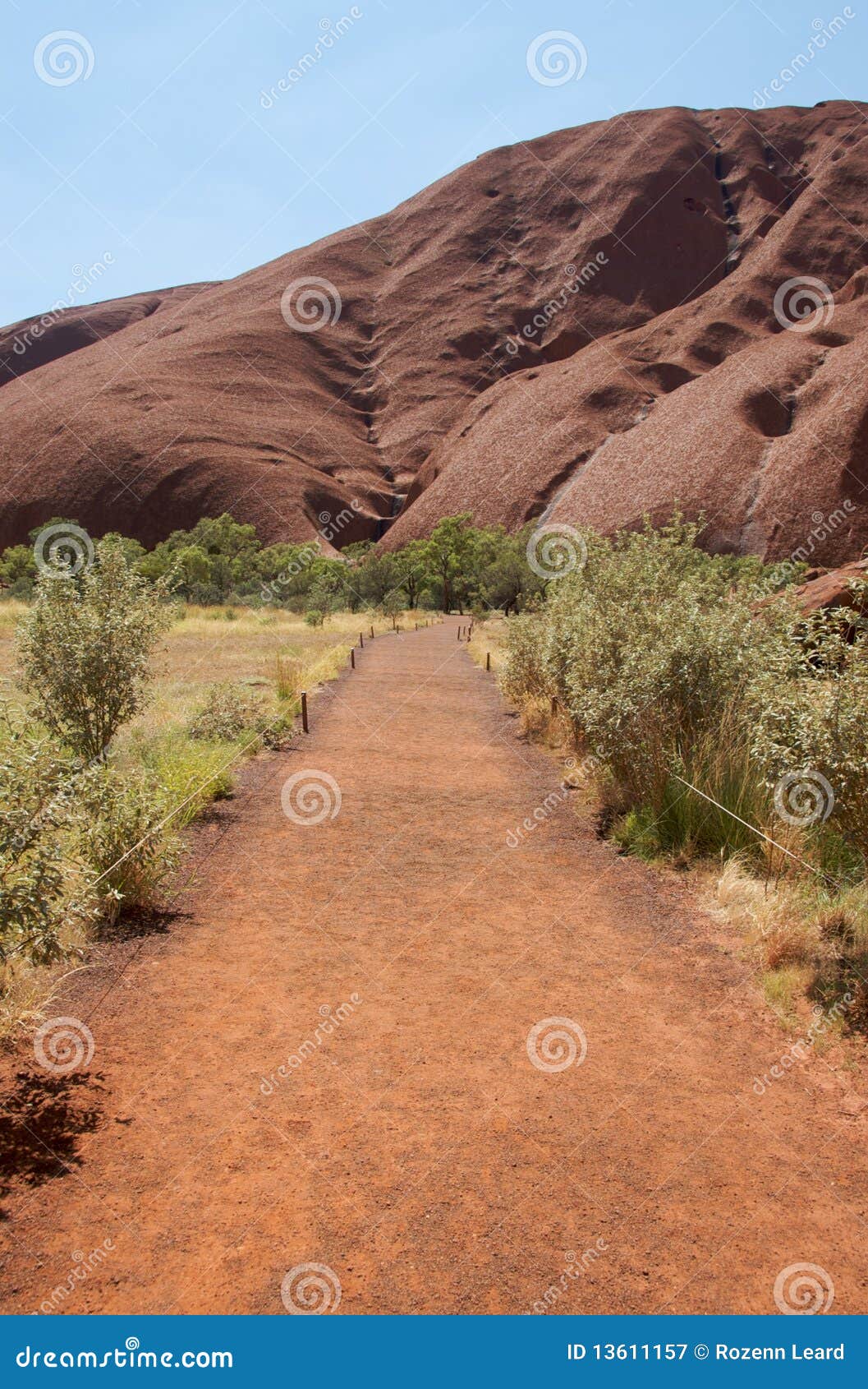 The base path at Uluru editorial photography. Image of rock - 13611157