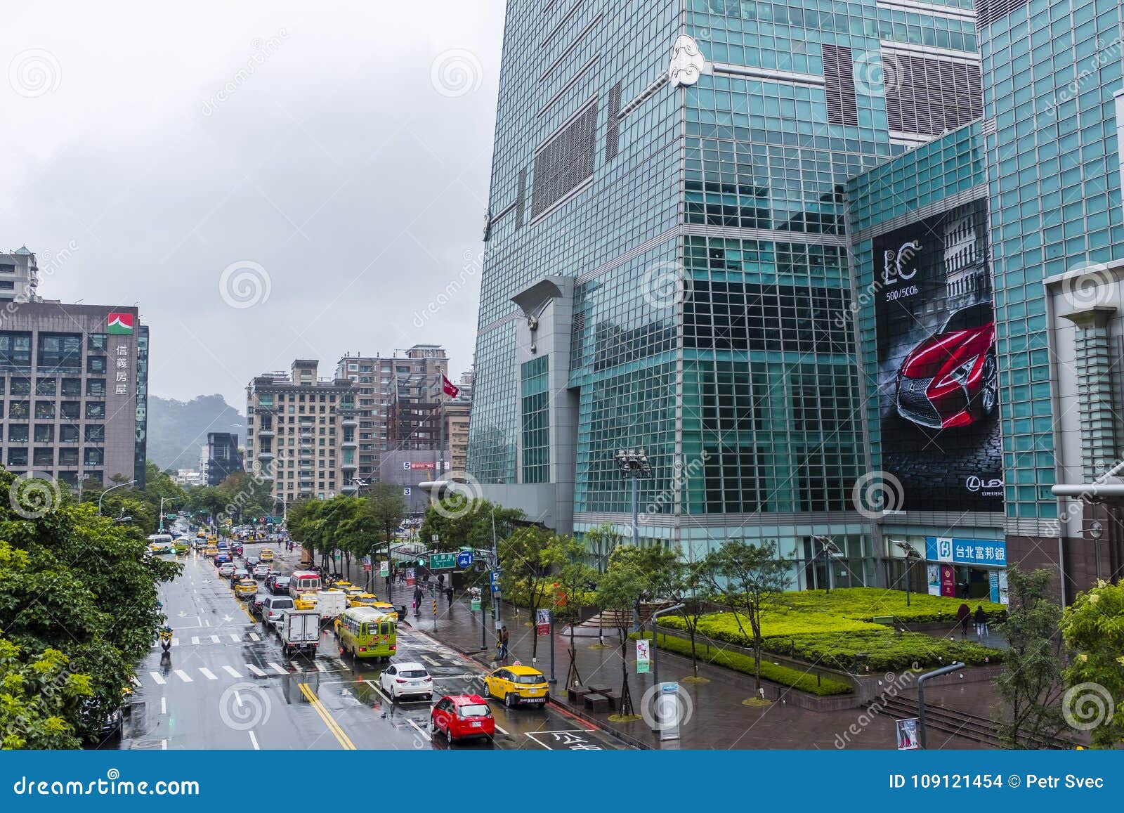 Base of Taipei 101 Skyscraper Editorial Stock Image - Image of building ...