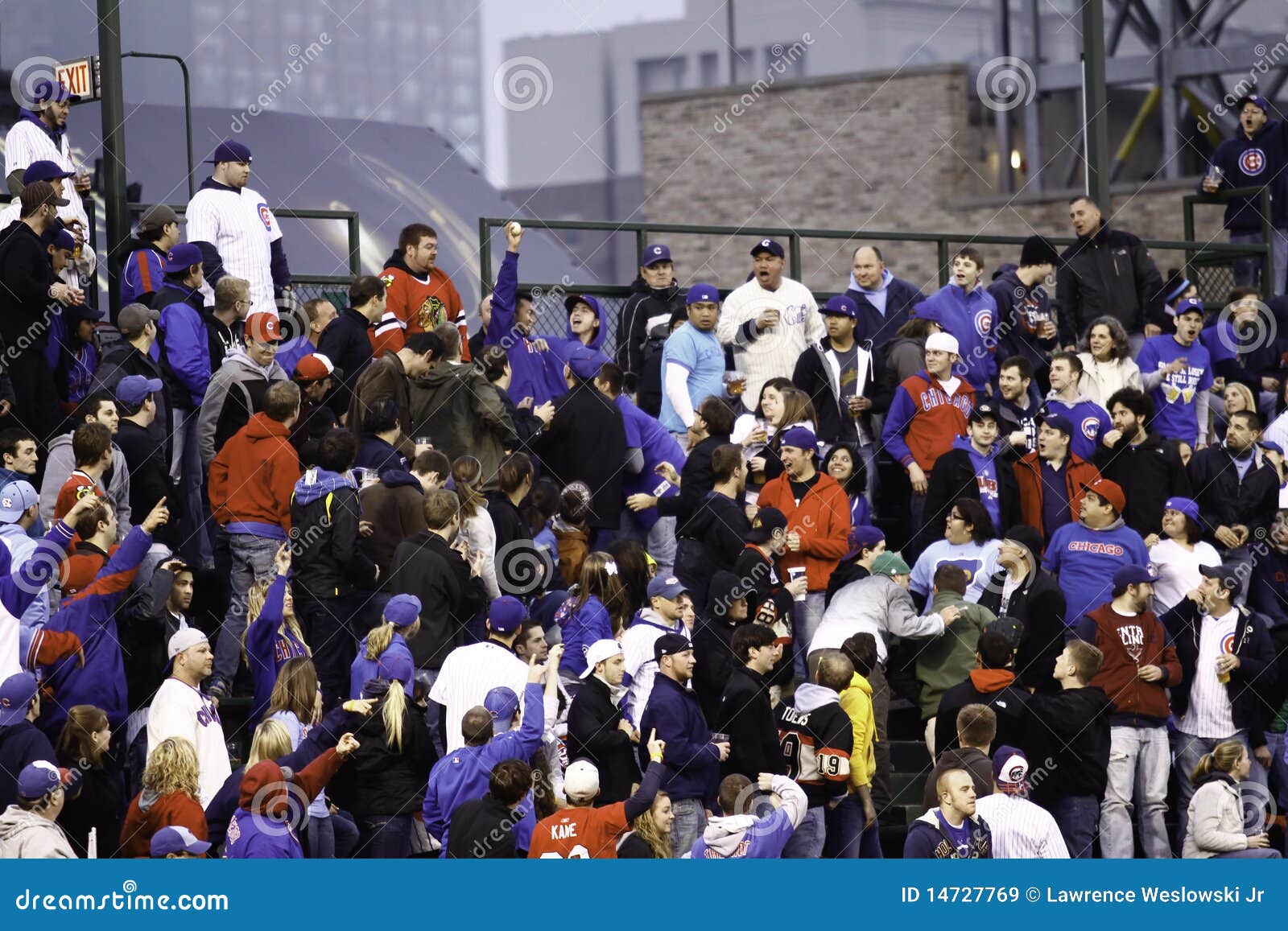 Baseball - Fan Catches a Homerun! Editorial Stock Image - Image of game ...