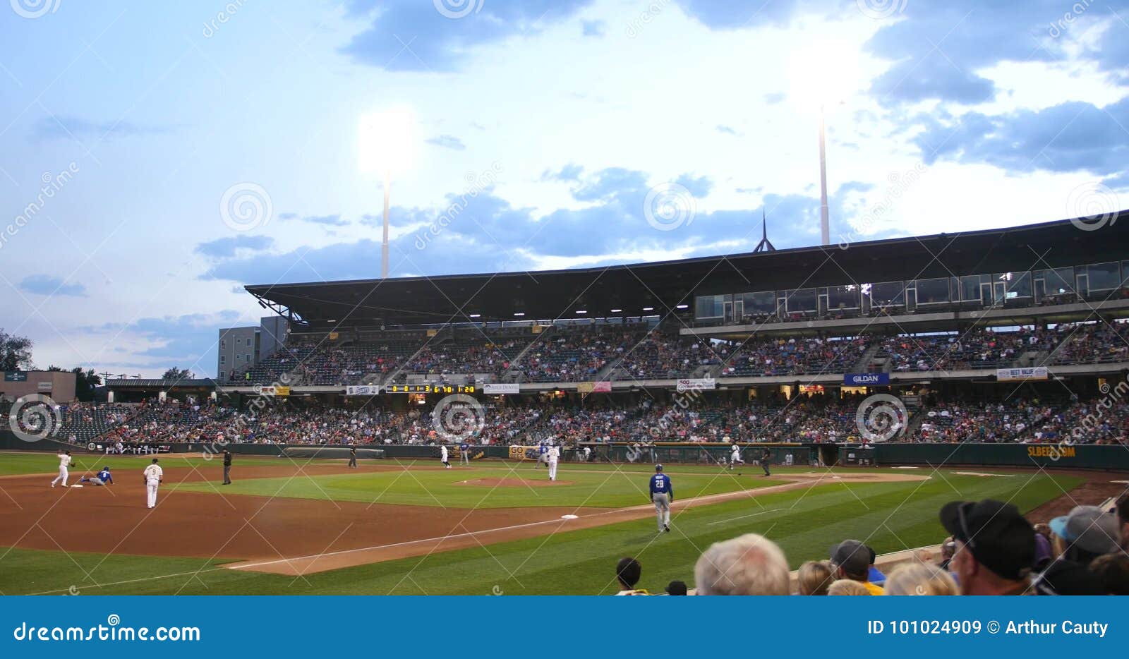 Stadium Fans Cheering Baseball Stock Footage & Videos - 16 Stock Videos