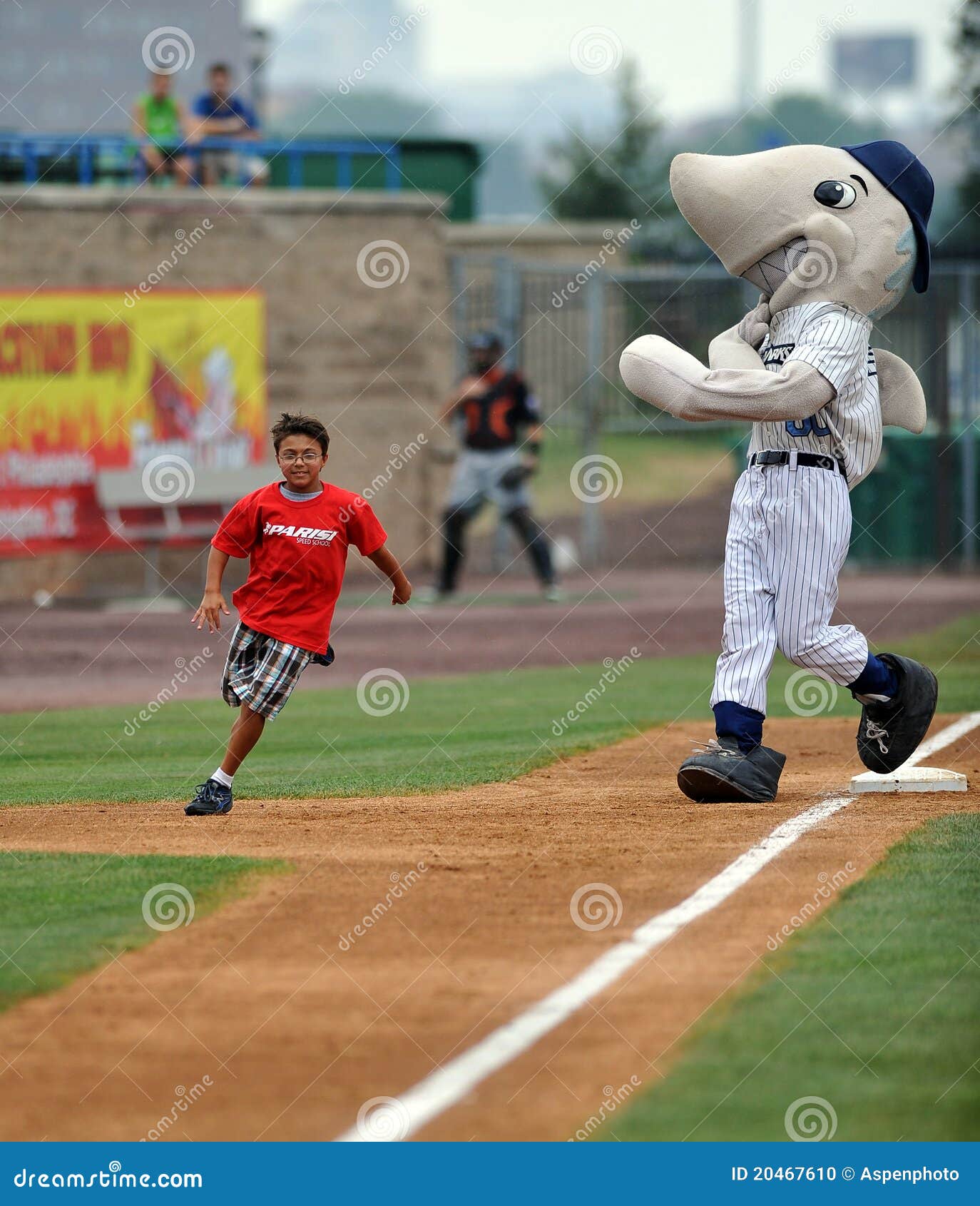 Baseball mascot race editorial image. Image of young - 20467610