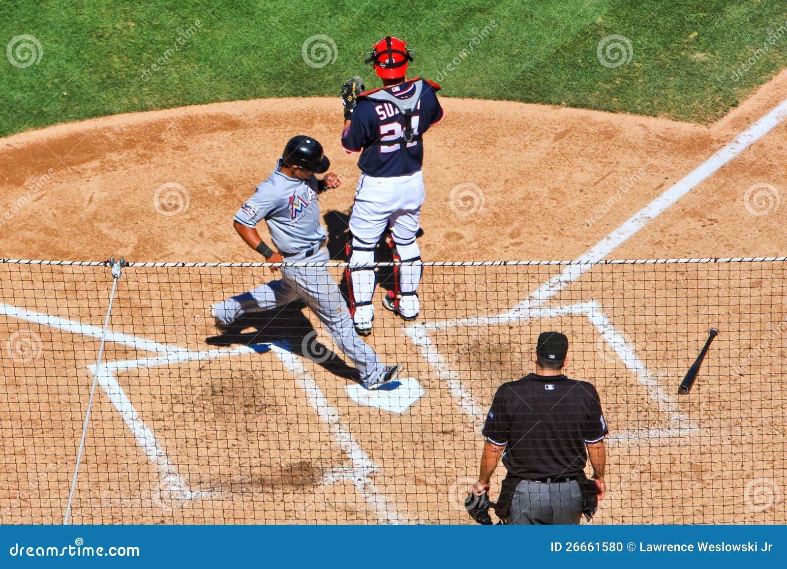 Baseball - runner scores! editorial image. Image of athletics - 26661580