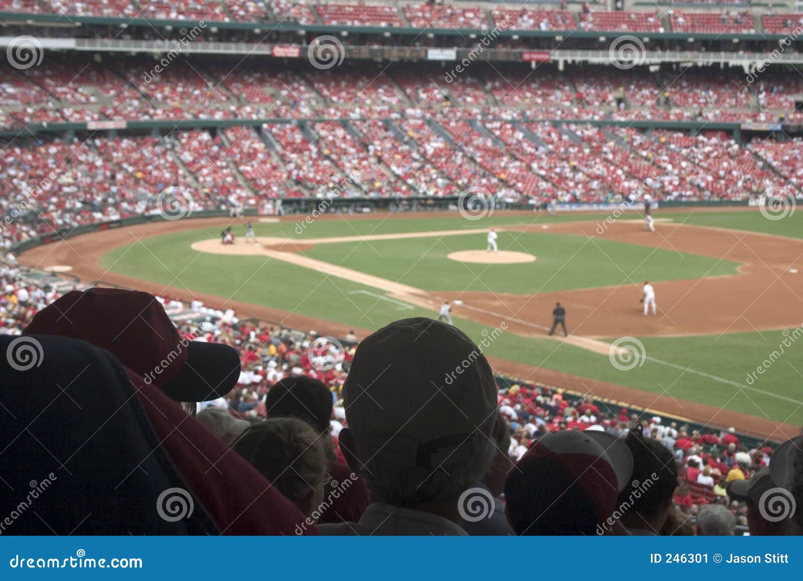 Baseball-Spiel stockbild. Bild von massen, zuschauer, spiele - 246301