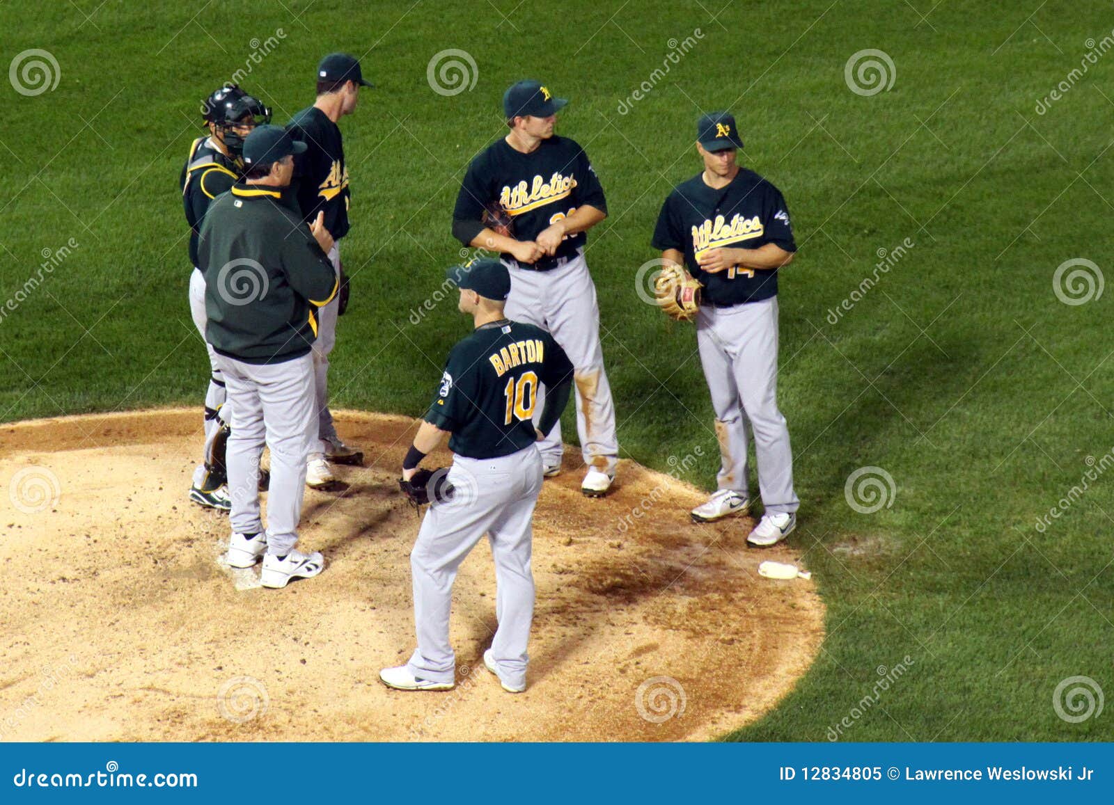 Baseball - Talking Strategy Editorial Image - Image of field, game ...
