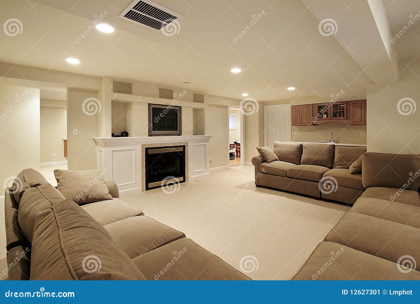 Basement in luxury home stock image. Image of lamp, decor - 12627301