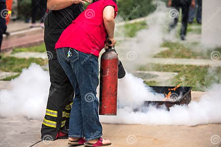 Basic Fire Fighting and Evacuation Fire Drill Simulation Training for ...