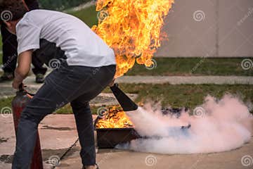 Basic Fire Fighting and Evacuation Fire Drill Simulation Training for ...