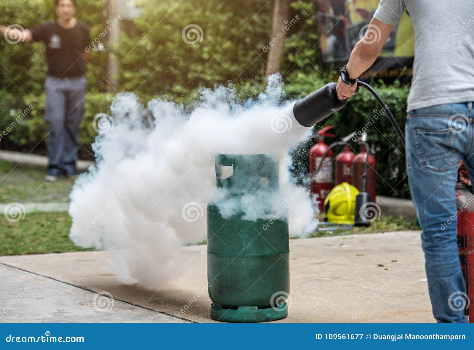 Basic Fire Fighting and Evacuation Fire Drill Simulation Training for ...