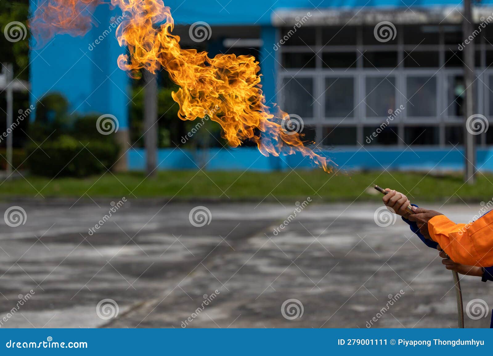 Basic Fire Fighting And Evacuation Fire Drill Simulation Training ...