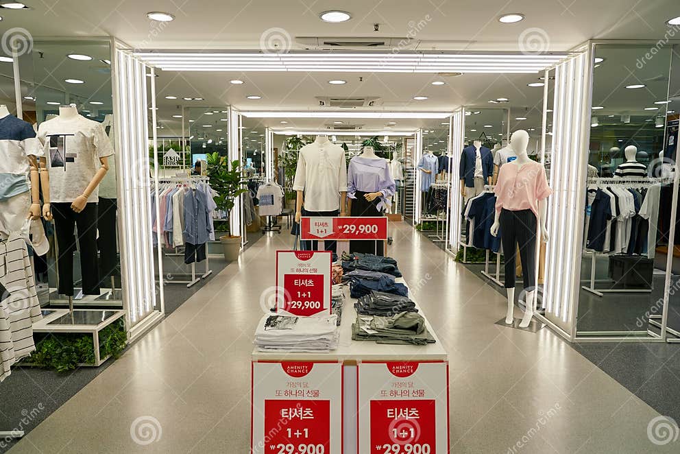 Basic House editorial photo. Image of price, retail - 109057781