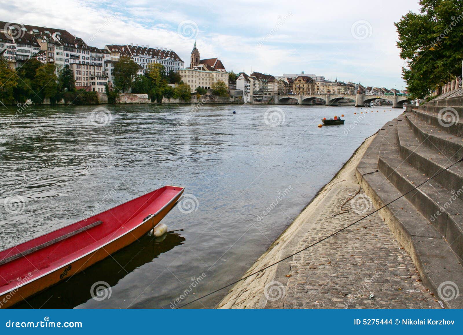 Basilea ed il Reno fotografia stock. Immagine di reno - 5275444