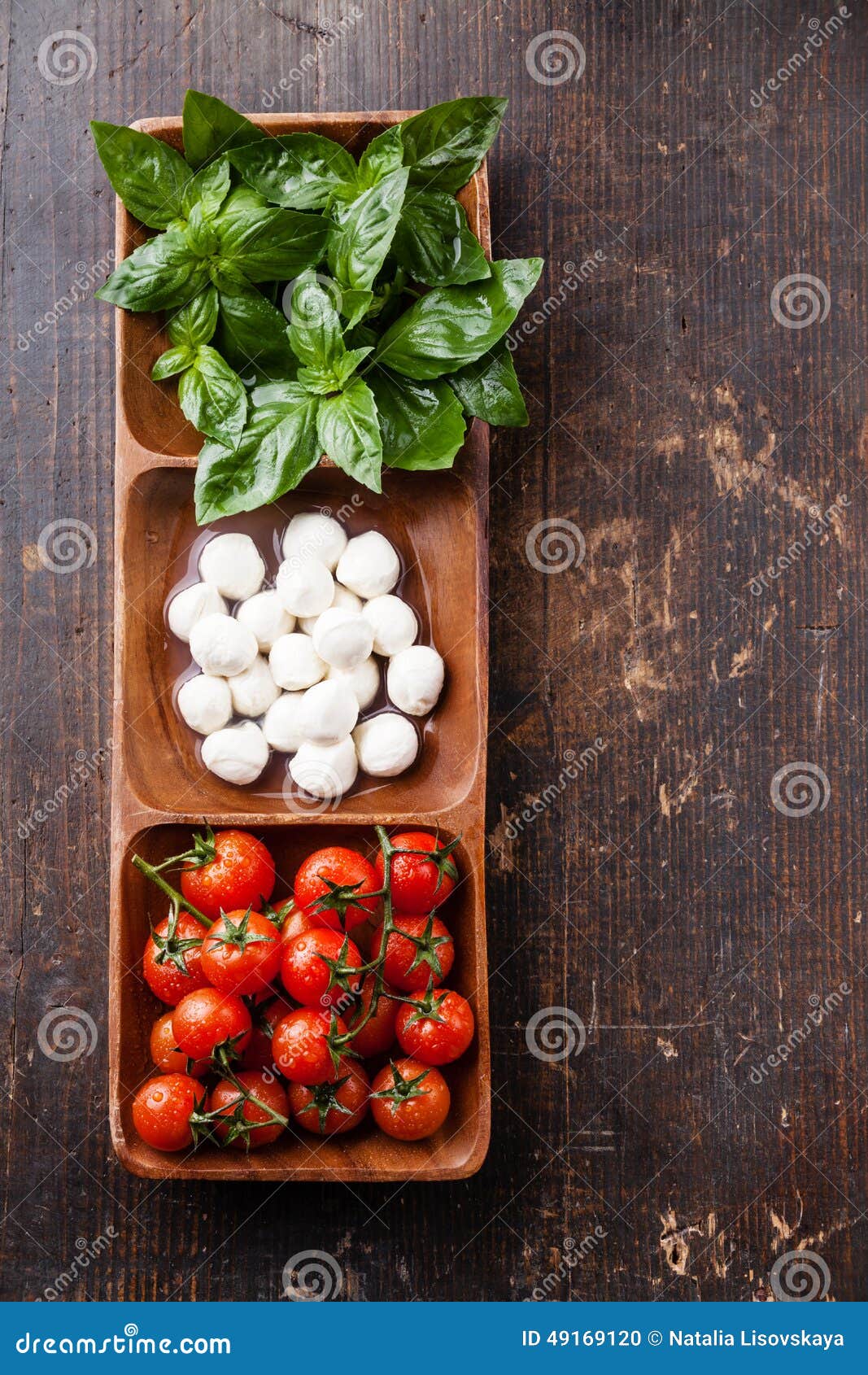 Basilic Vert, Mozzarella Blanc, Tomates Rouges Photo stock - Image du ...