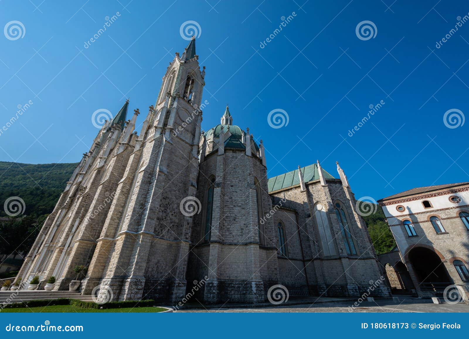 Basilica of Castelpetroso stock image. Image of monastery - 180618173
