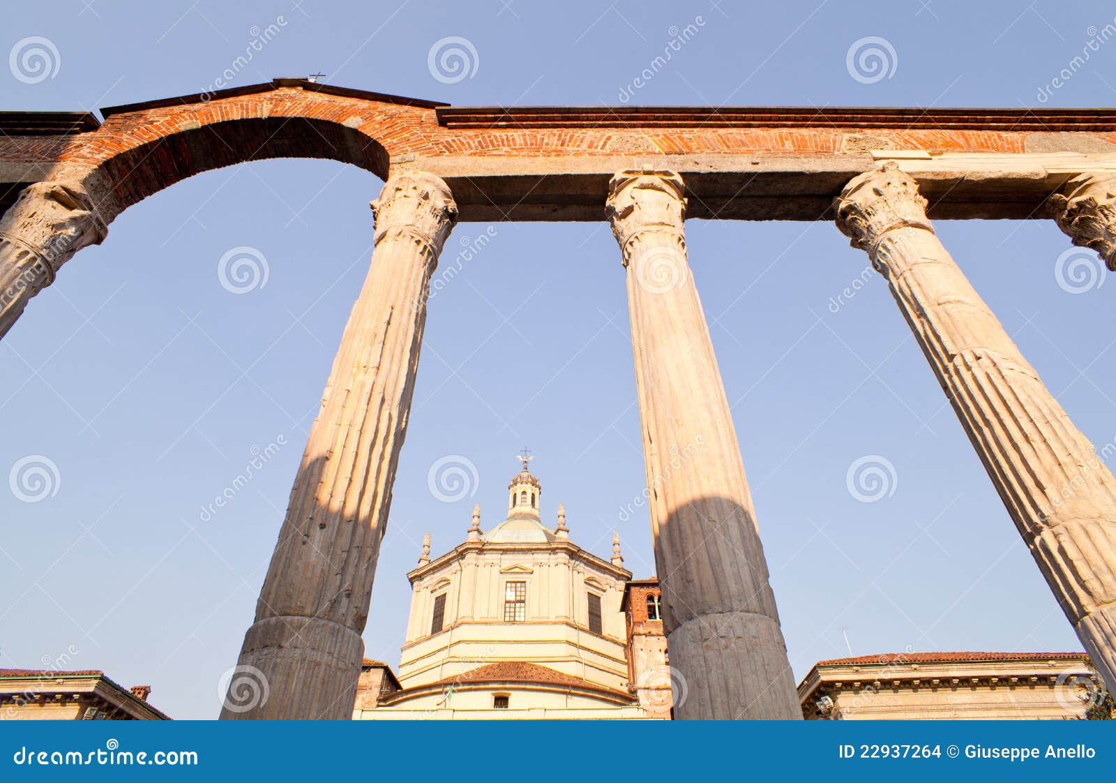 Basilica and San Lorenzo Columns, Milan Stock Photo - Image of night ...