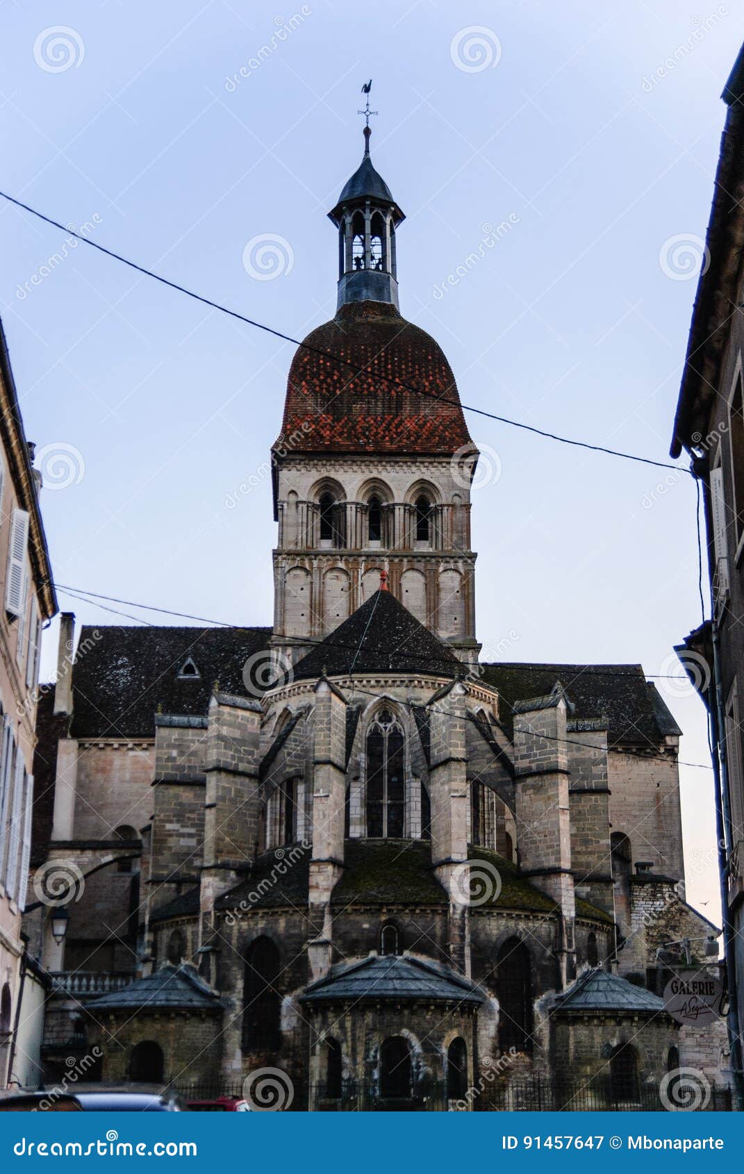 Basilika Von Notre-Dame-De Beaune, Frankreich Stockbild - Bild von ...