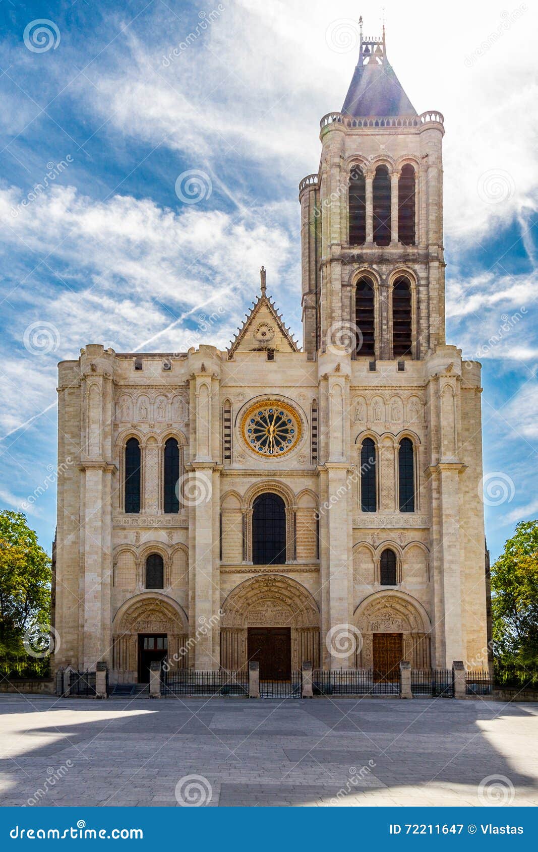 Basilique St Denis imagen de archivo. Imagen de iglesia - 72211647