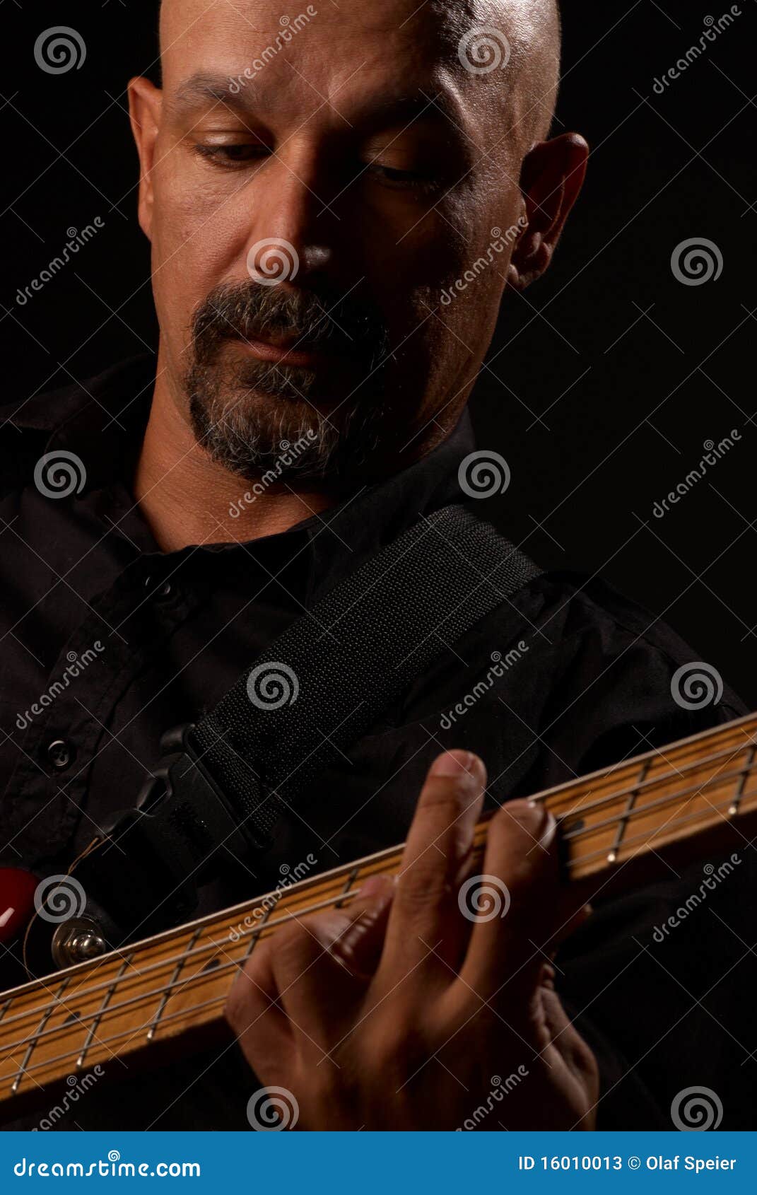 Basist fotografering för bildbyråer. Bild av spelrum - 16010013