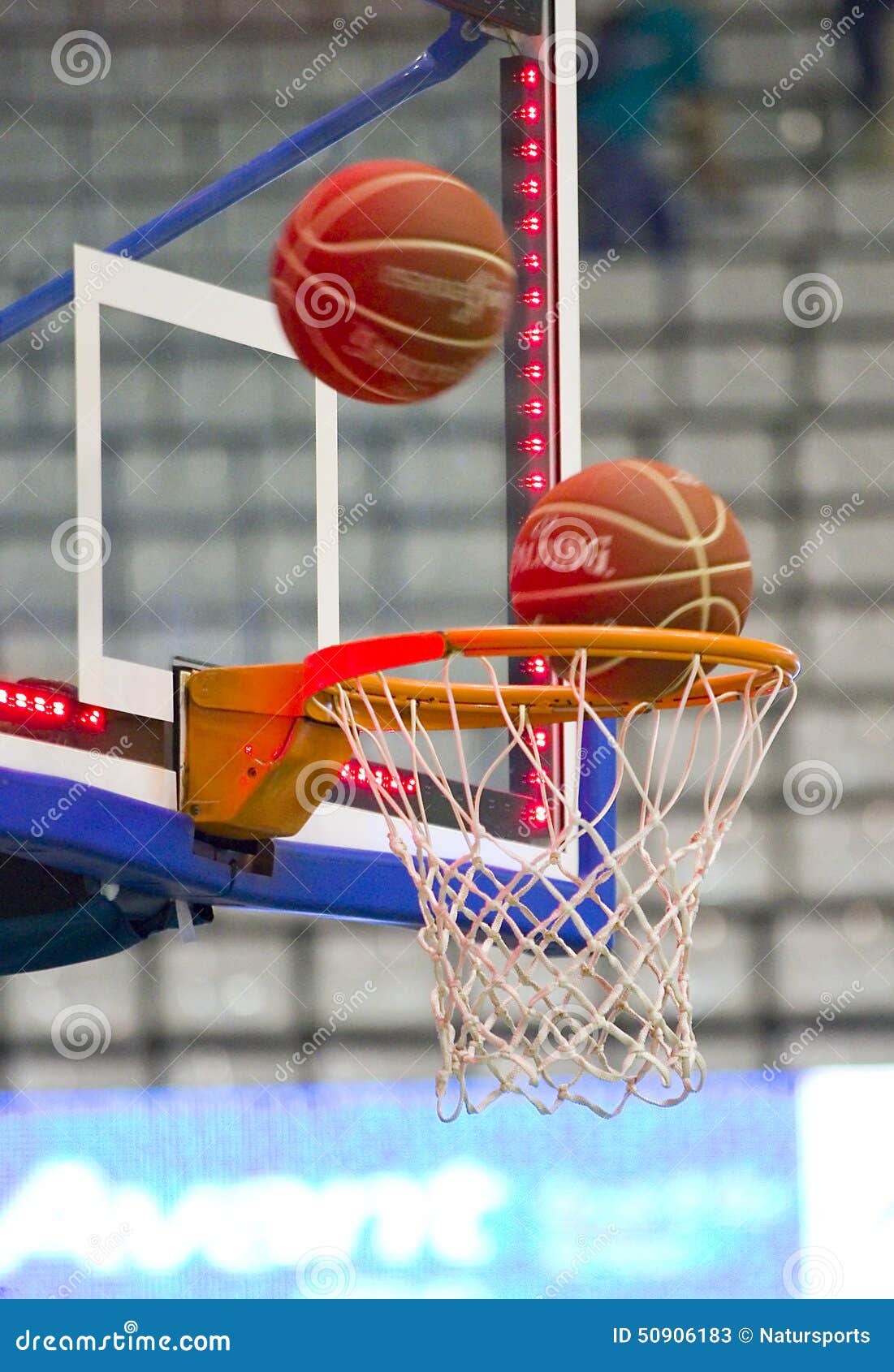 Basket redaktionell arkivfoto. Bild av korgar, liga, bollar - 50906183