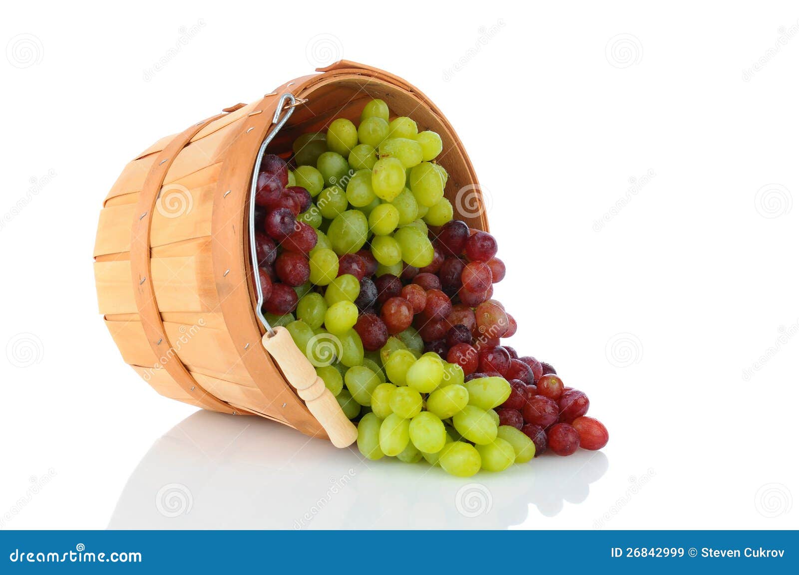 Basket of Grapes on Its Side Stock Image - Image of leaves, vitis: 26842999