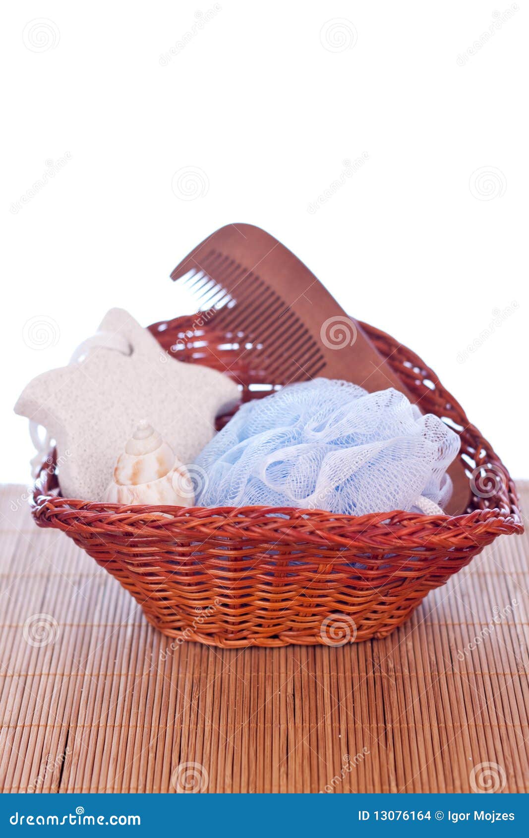 Basket with Sponge and Comb Stock Photo - Image of organic, green: 13076164