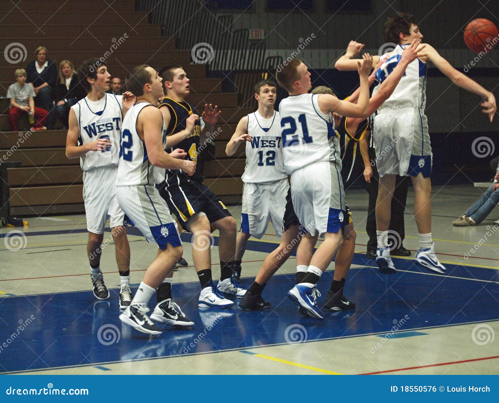 Basketball Action editorial photo. Image of ball, jumping - 18550576