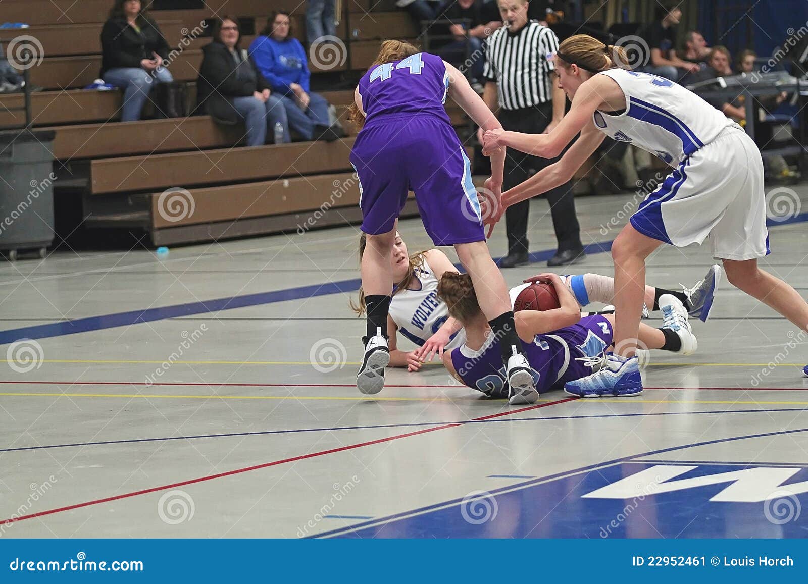 Basketball Action editorial photo. Image of reach, high - 22952461