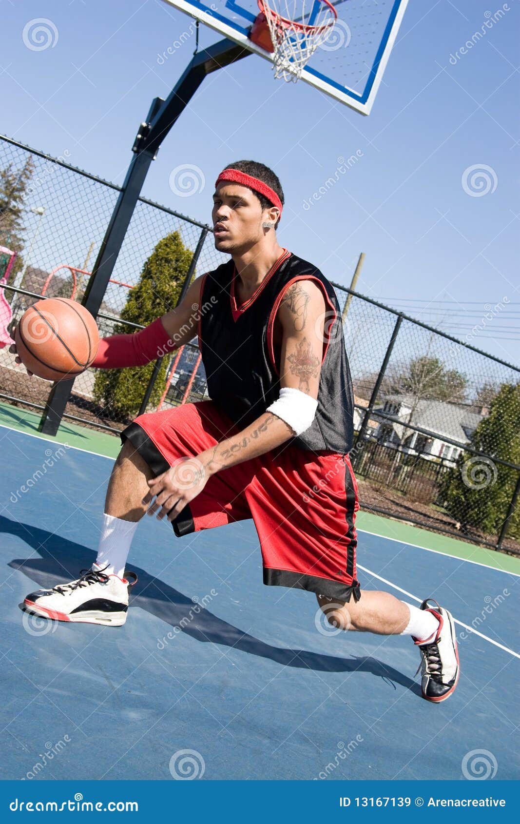 Basketball Crossover Dribble Royalty Free Stock Images - Image: 13167139