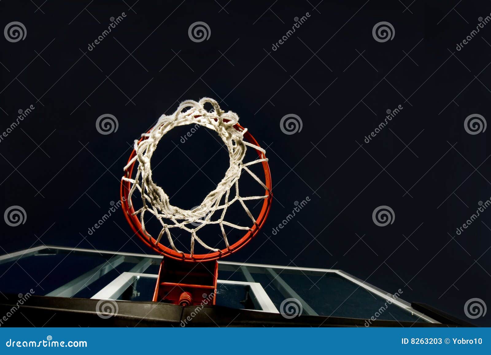 Basketball-Korb unten stockbild. Bild von knall, ansicht - 8263203