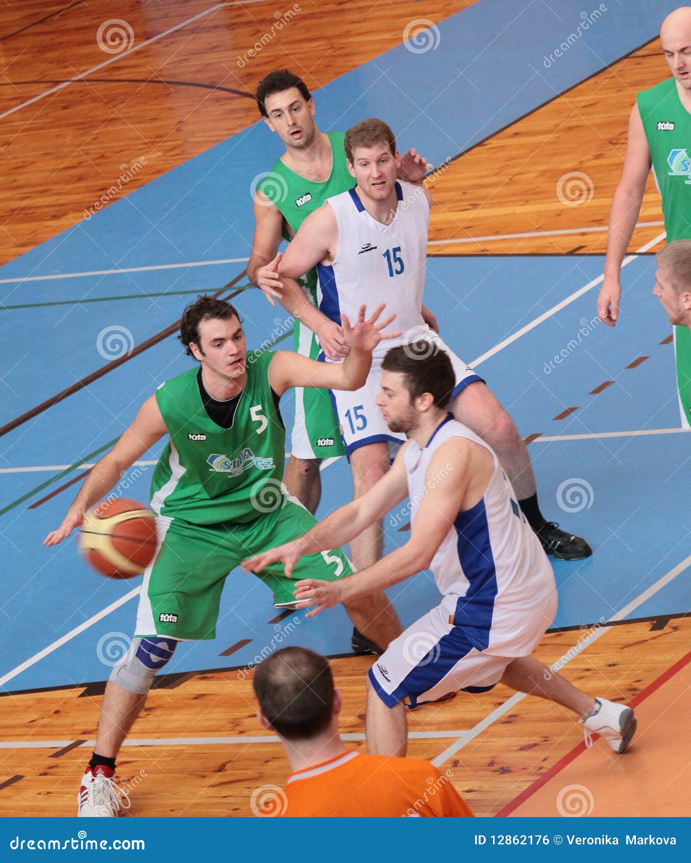 BASKETBALL MATCH editorial photo. Image of active, zdar - 12862176