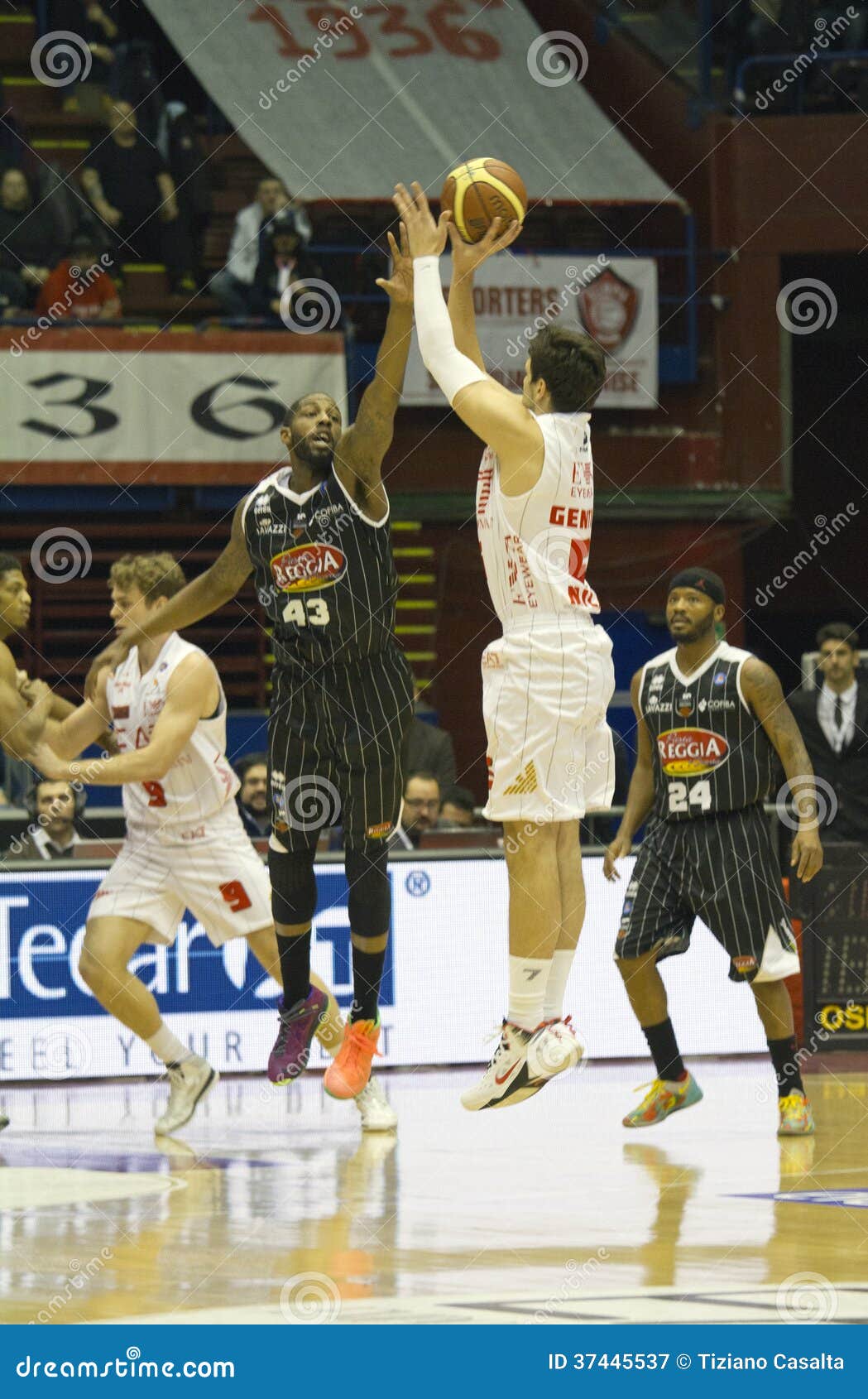 Basketball milano editorial photography. Image of italian - 37445537