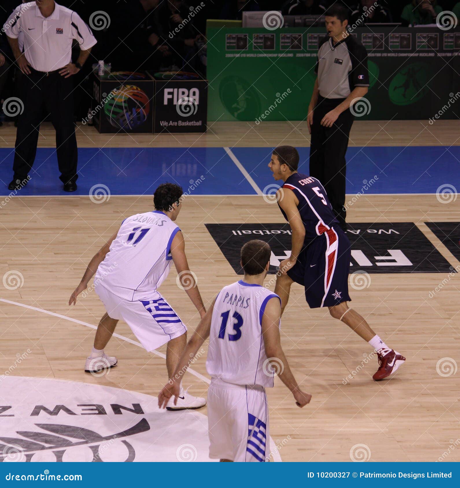 Basketball Player Dribbling Ball Editorial Photography - Image of ...