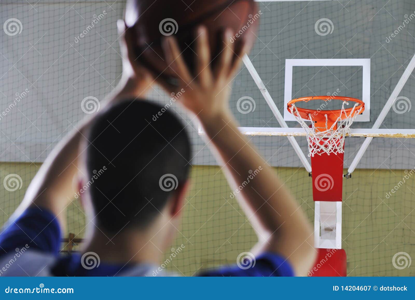 Basketball player shooting stock image. Image of sport - 14204607