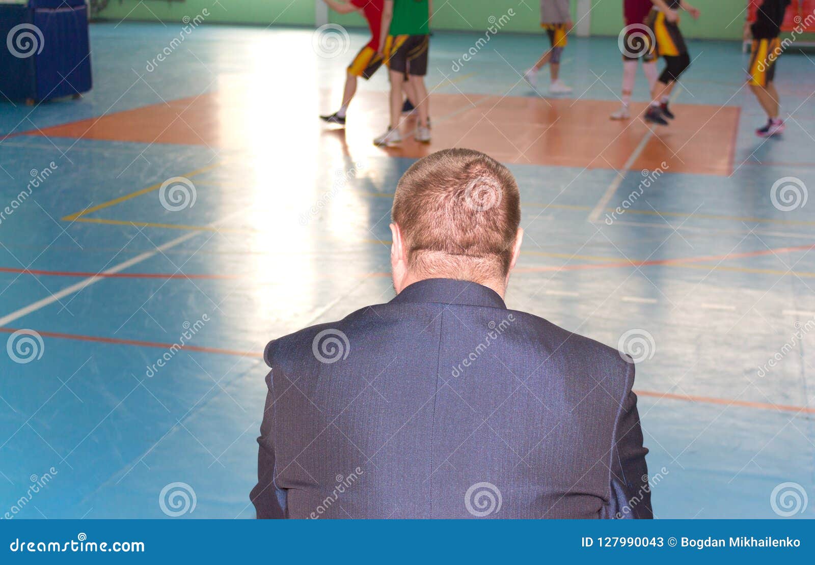 Basketball-Team-Trainer redaktionelles stockfoto. Bild von sport ...