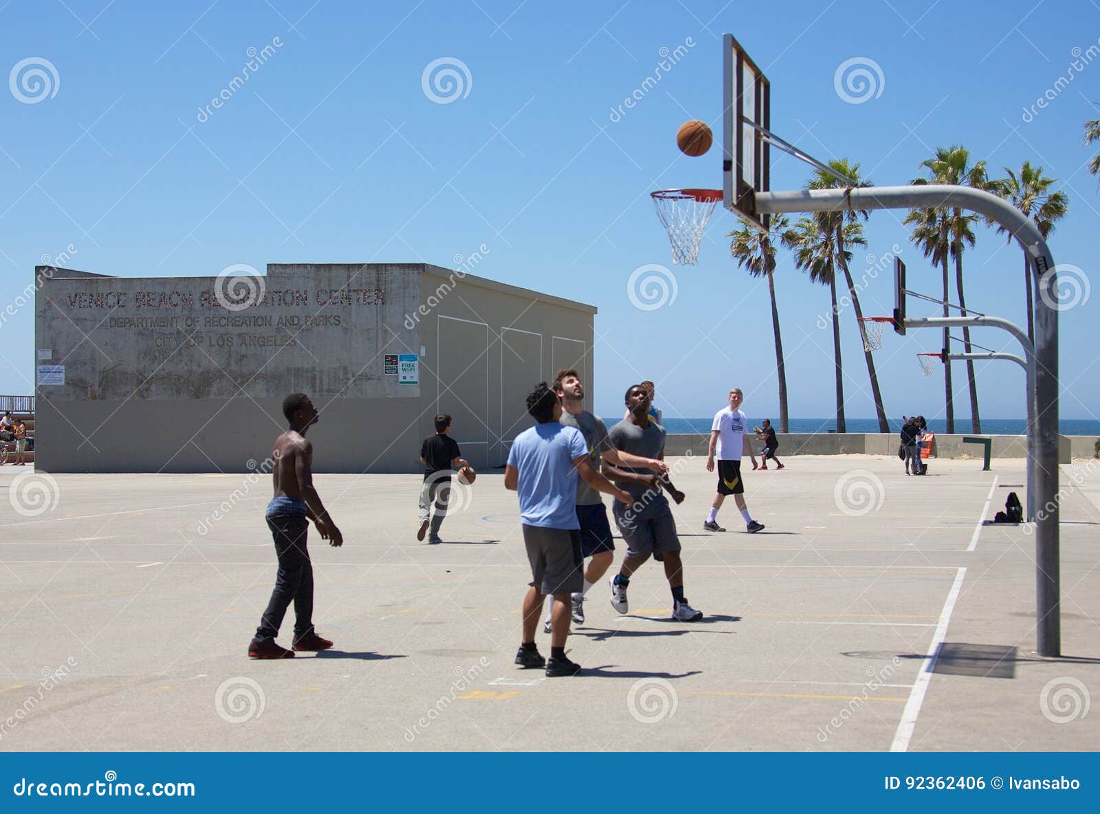 Basketball an Venedig-Strand Redaktionelles Foto - Bild von sport, korb ...