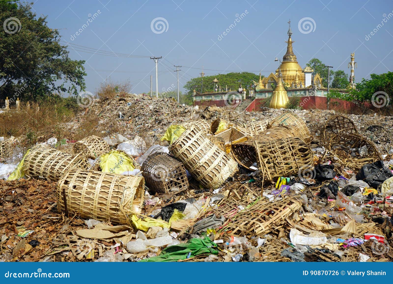 Baskets and rubish editorial photo. Image of rubish, temple - 90870726