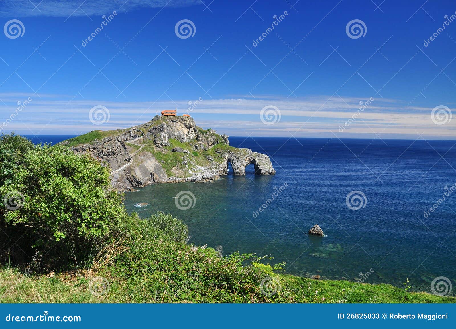 Baskisk Atlantisk Kust. Gaztelugatxe Spanien Fotografering för ...
