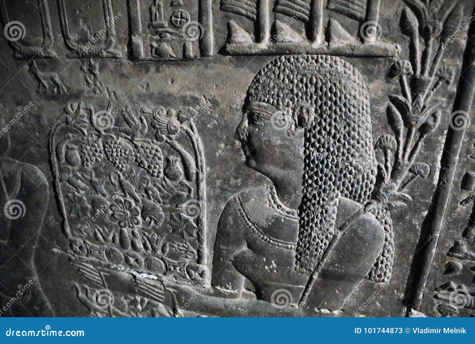 Basreliefdetaljer Av Den Forntida Egypten Templet Fotografering för ...