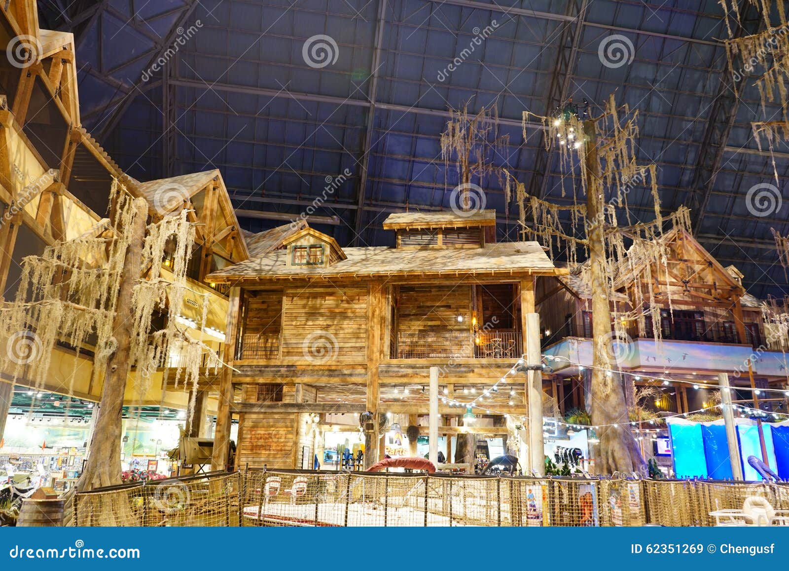 Bass pro shop in memphis editorial stock image. Image of style - 62351269